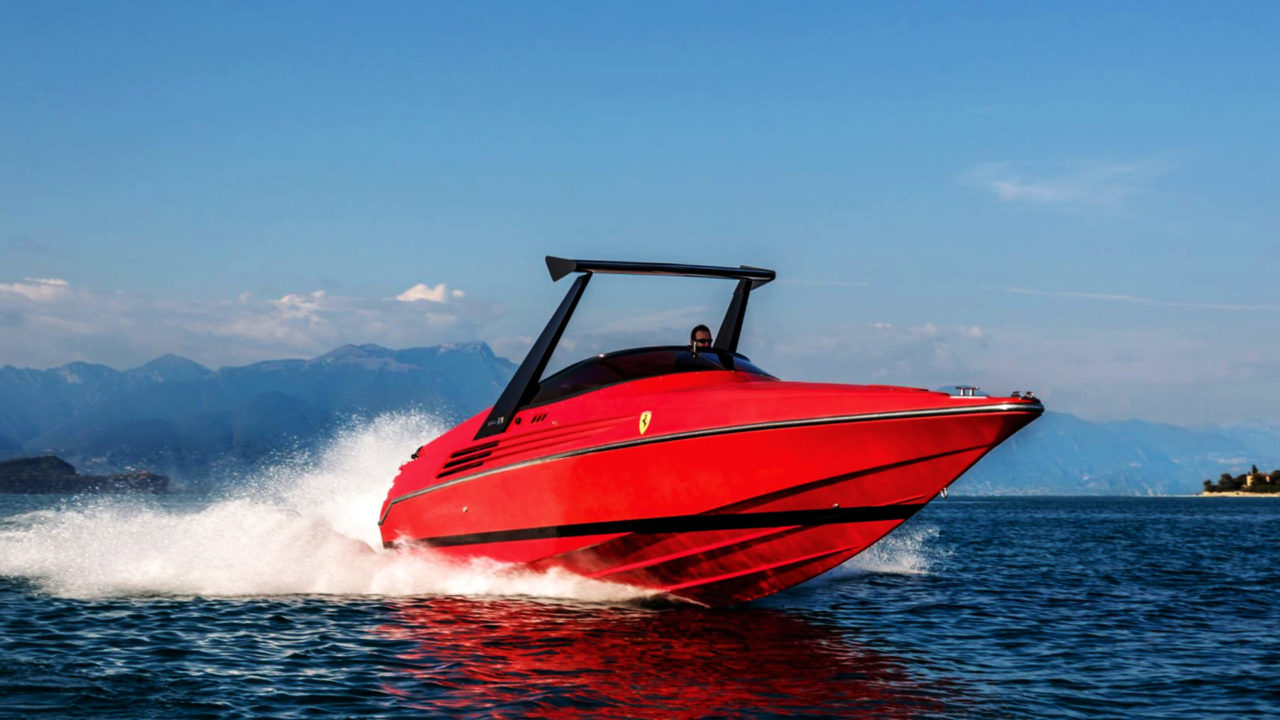 Riva Ferrari 32: una Testarossa che sfreccia sull’acqua [RETROSPETTIVA ...