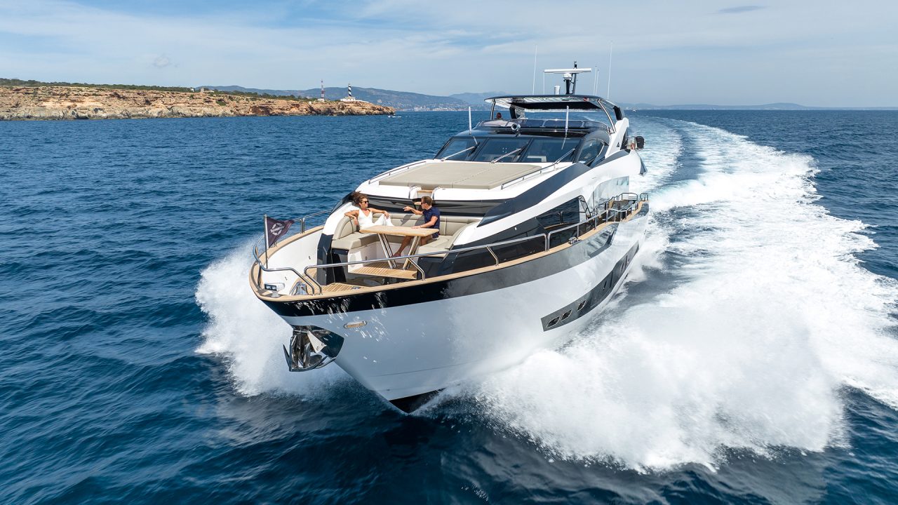 Sunseeker 95: con Meros al Boot Dusseldorf 2024 - Motori di Lusso